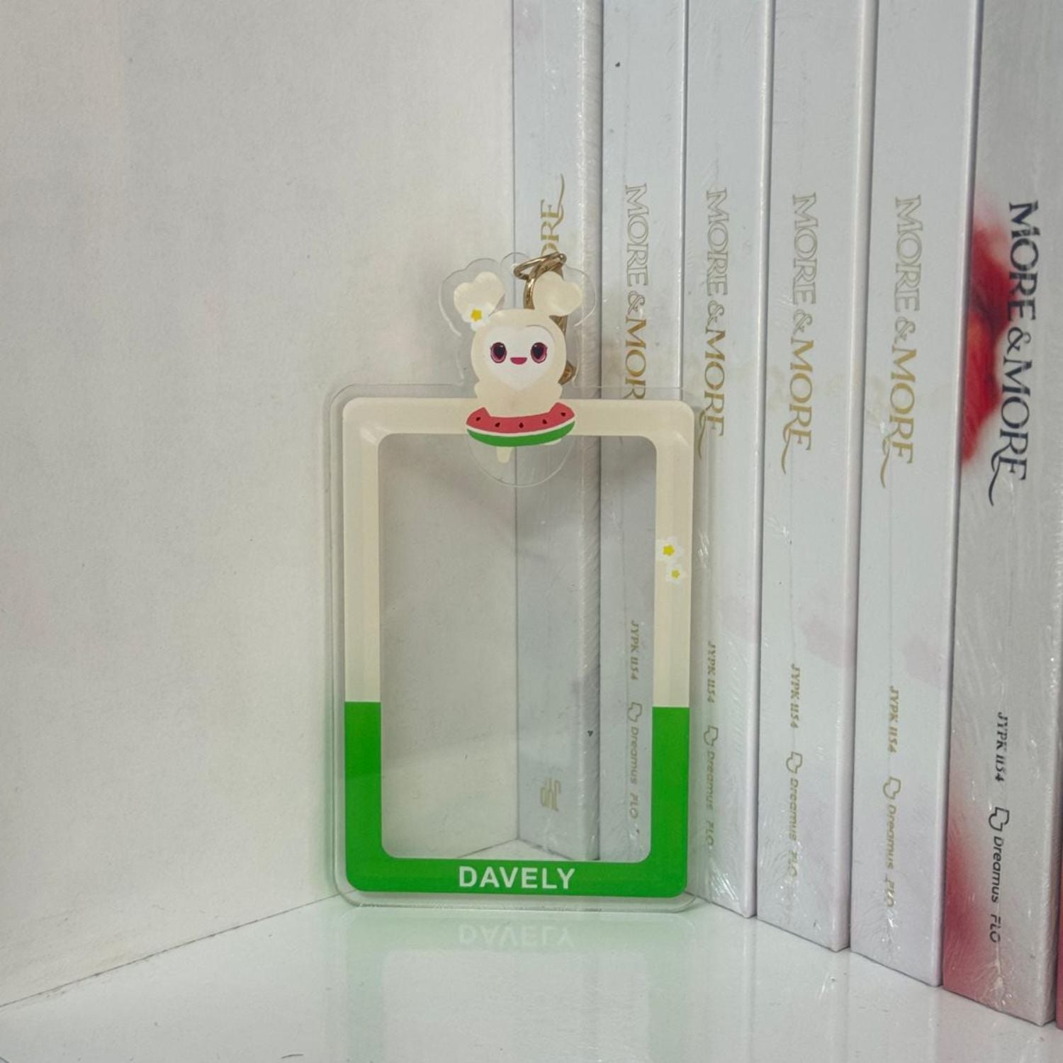 TWICE '' Davely '' Sert Kapak Card Holder/Anahtarlık